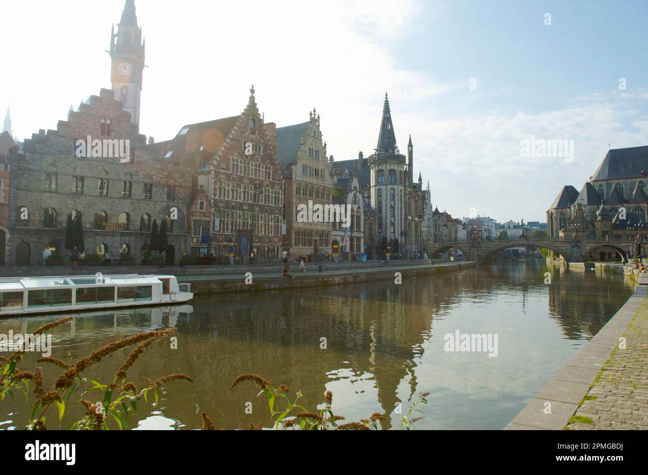 Sunrise on the Leie river with historical architecture in Gent ...
