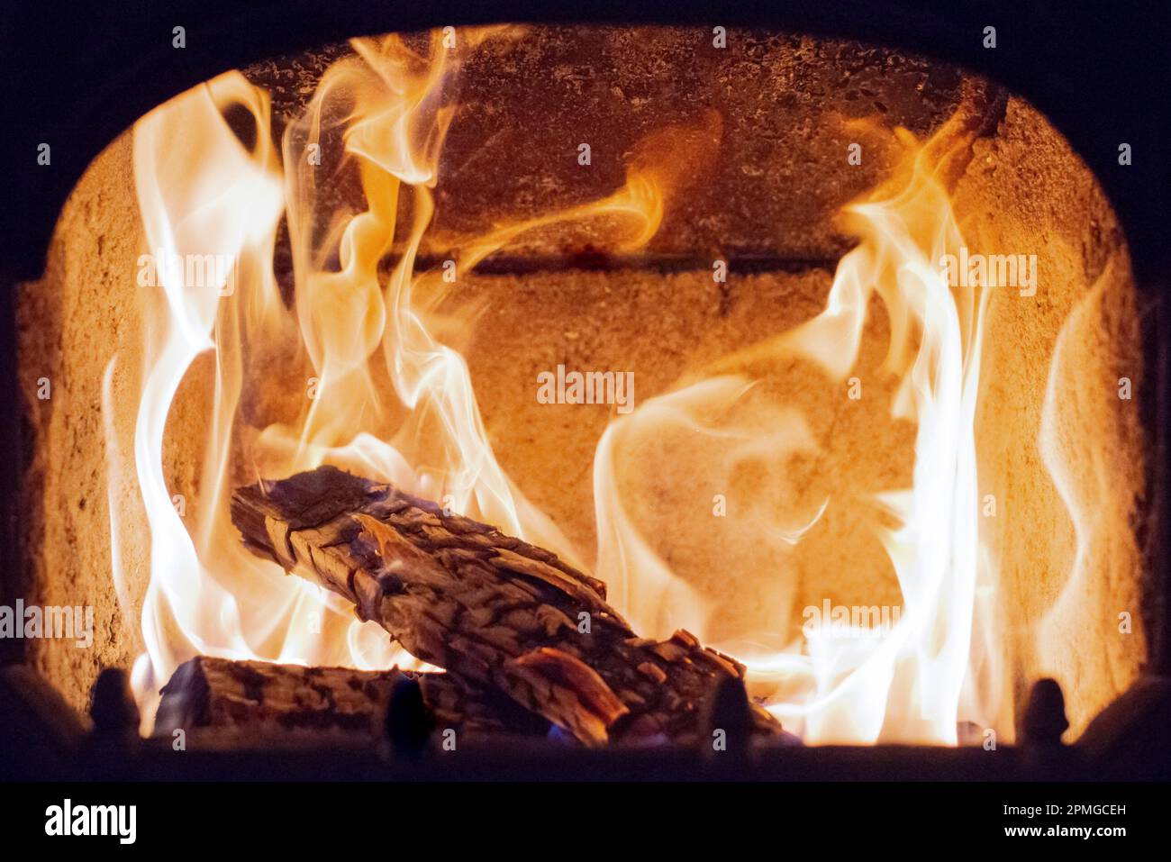 Burning inside of log hi-res stock photography and images - Alamy