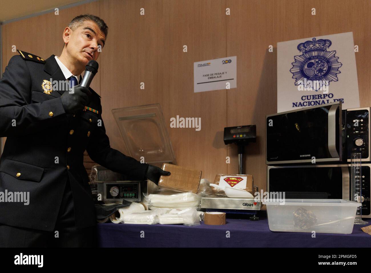 The head of Section III of UDYCO Central, Alejandro Martin-Blass ...