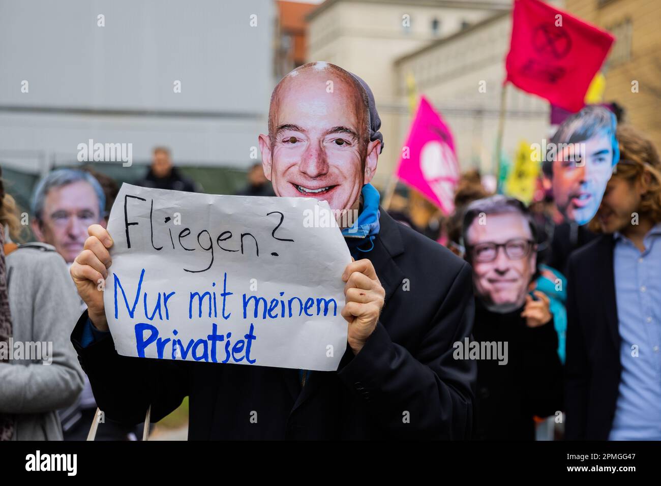 Jeff bezos mask hi-res stock photography and images - Alamy