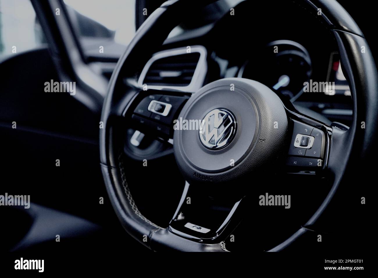 Cars steering wheels hi-res stock photography and images - Alamy