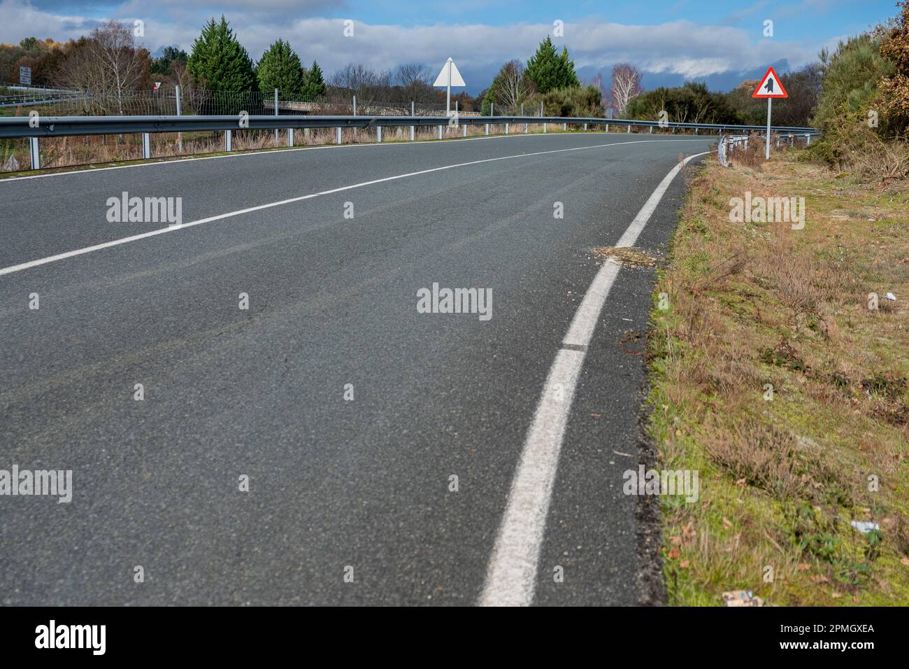ground level view of a road curve Stock Photo - Alamy