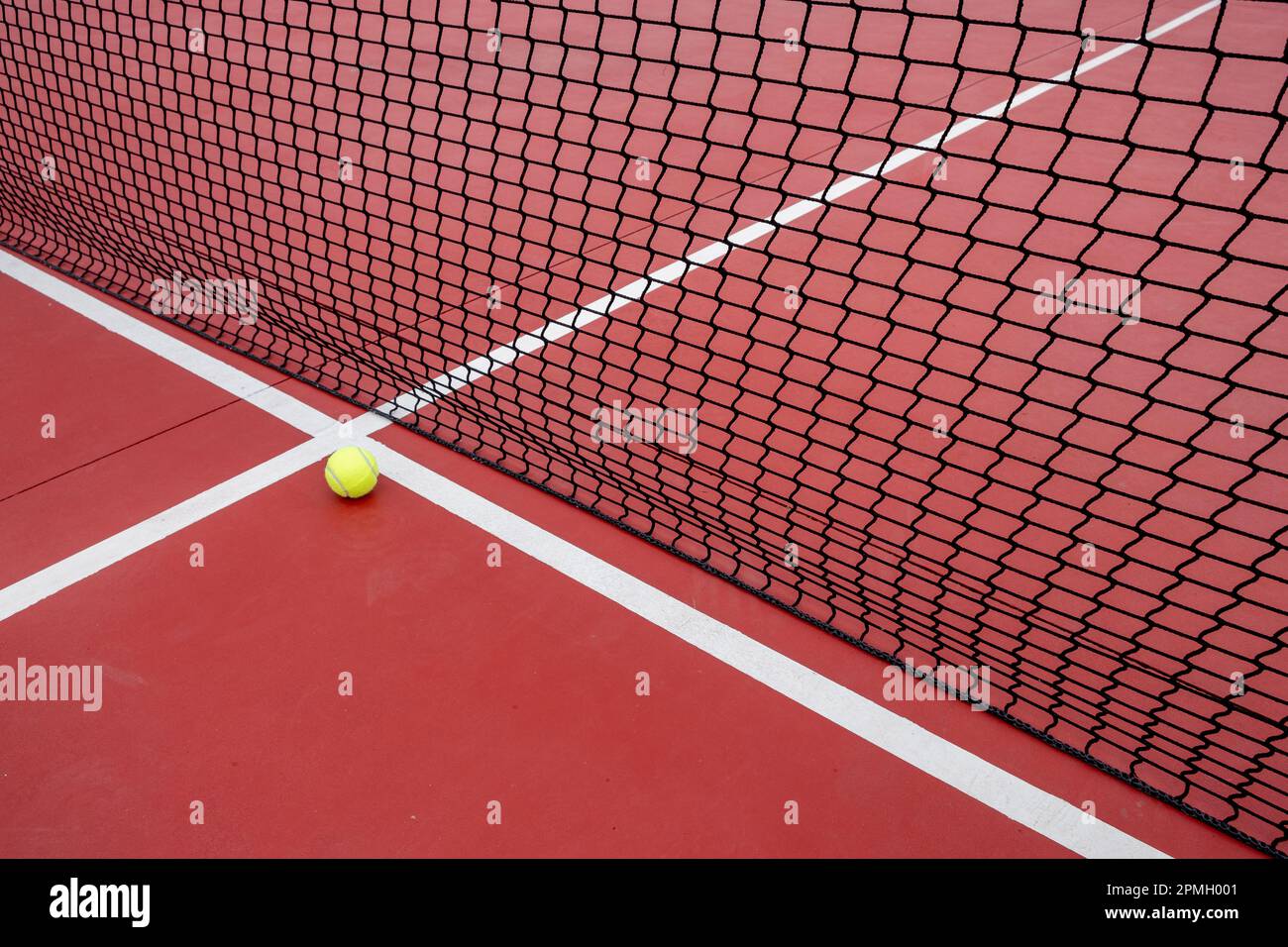 Tennis court balls low angle hi-res stock photography and images - Alamy