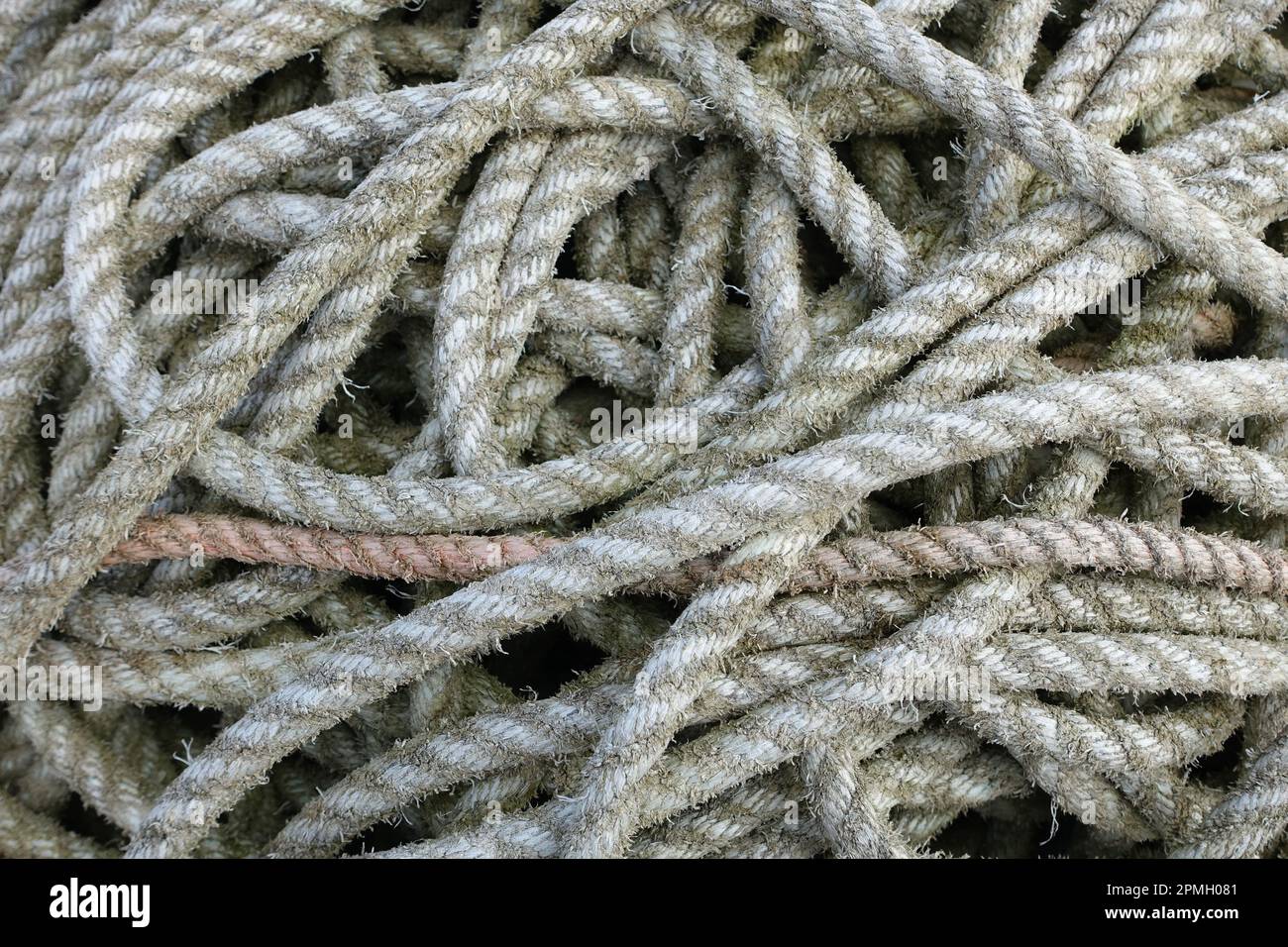 Rope in a harbour Stock Photo - Alamy