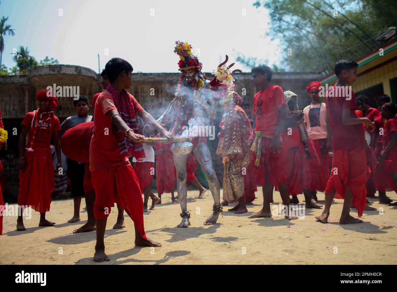 Dhaka, Dhaka, Bangladesh. 13th Apr, 2023. Hindu devotees seen with body ...