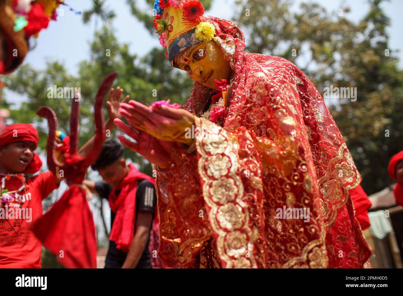Dhaka, Dhaka, Bangladesh. 13th Apr, 2023. Hindu devotees seen with body ...