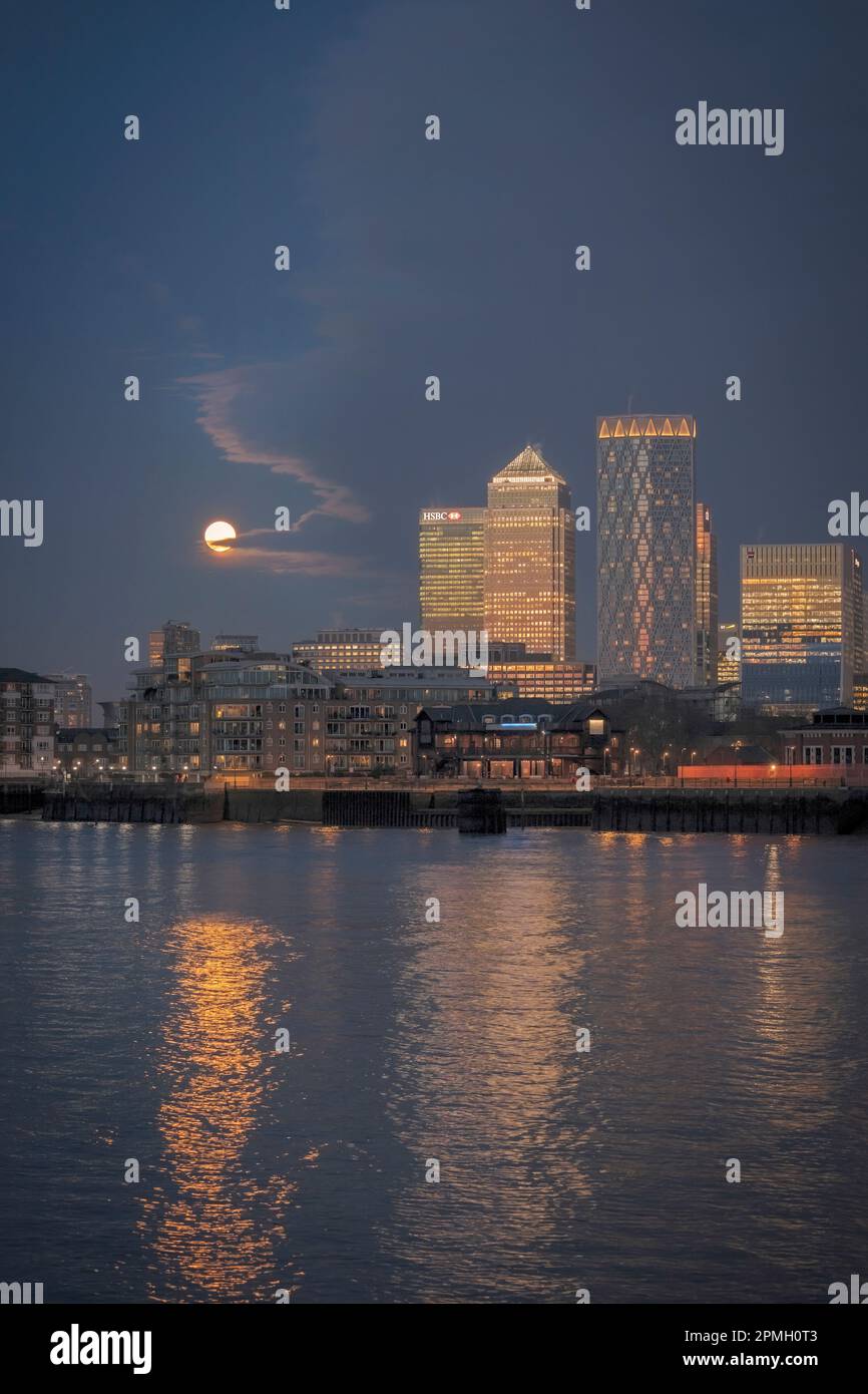 Canary worm hi-res stock photography and images - Alamy