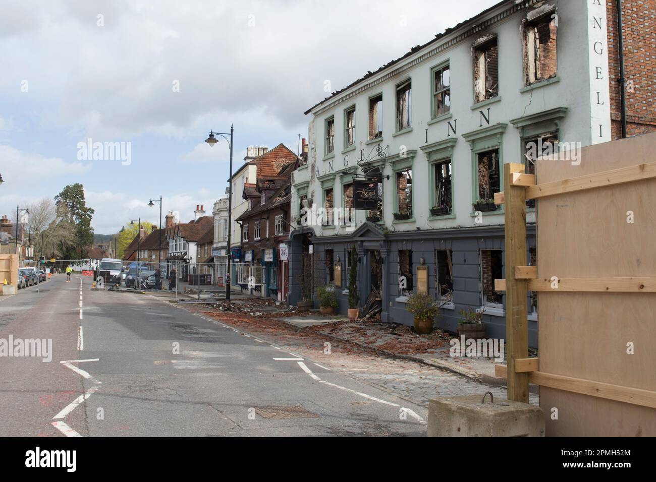 The A286, A272 main road through Midhurst, West Sussex closed due to ...