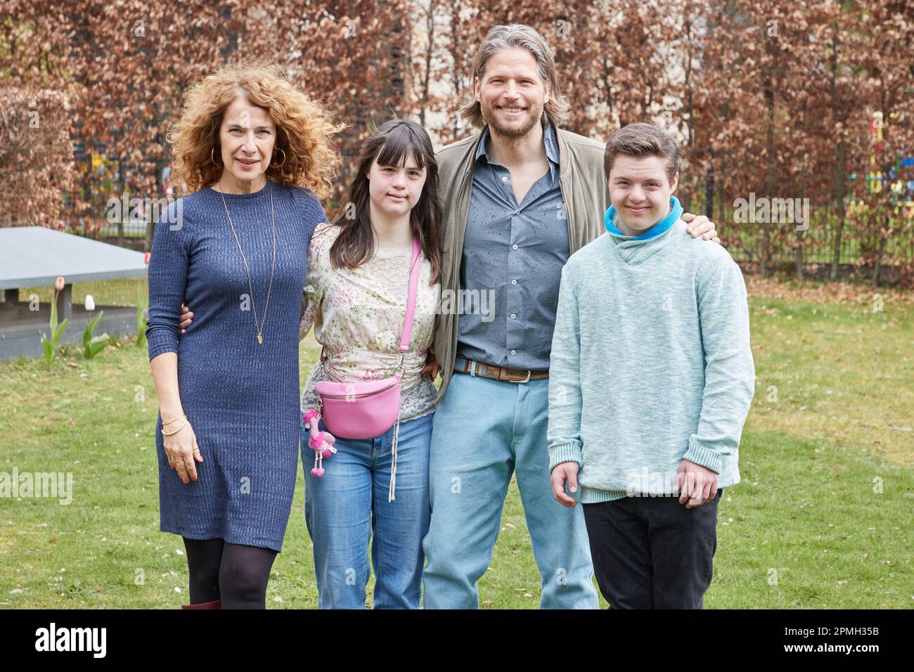 Hamburg, Germany. 13th Apr, 2023. The actors Clelia Sarto (l-r ...