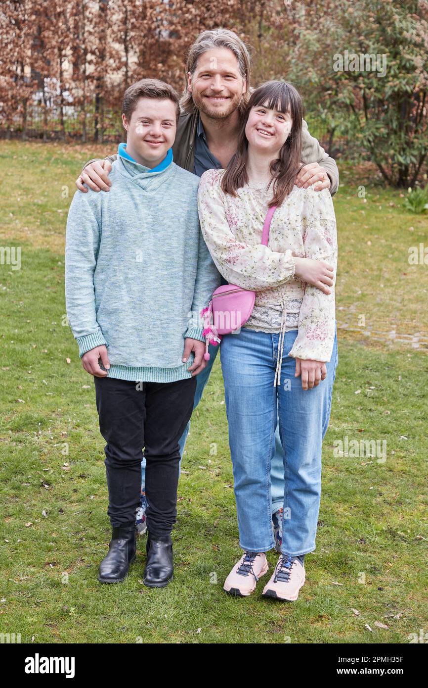 Hamburg, Germany. 13th Apr, 2023. The actors Sebastian Ströbel (M ...