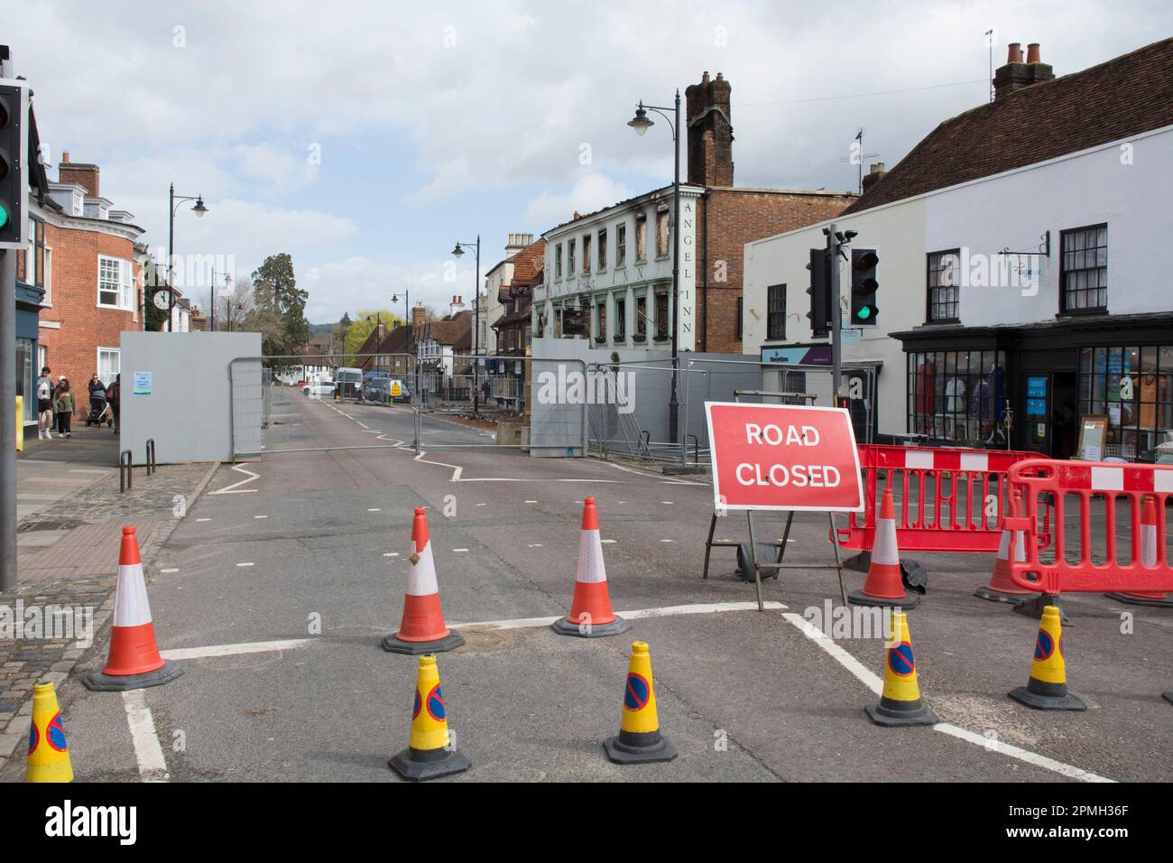 The A286, A272 main road through Midhurst, West Sussex closed due to ...
