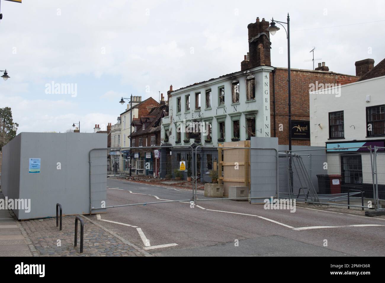 The A286, A272 main road through Midhurst, West Sussex closed due to ...