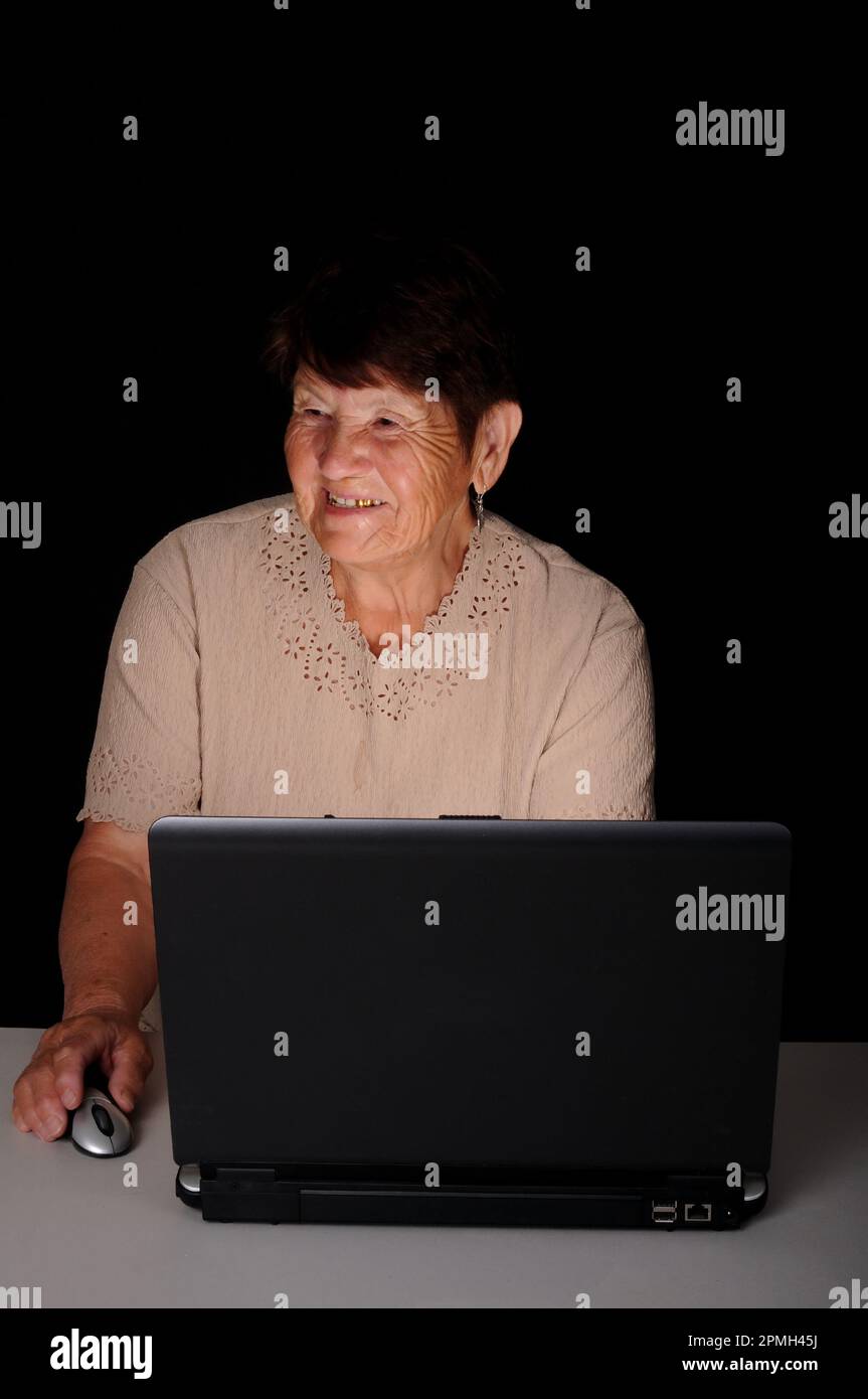 Senior citizen woman working on a laptop computer Stock Photo - Alamy
