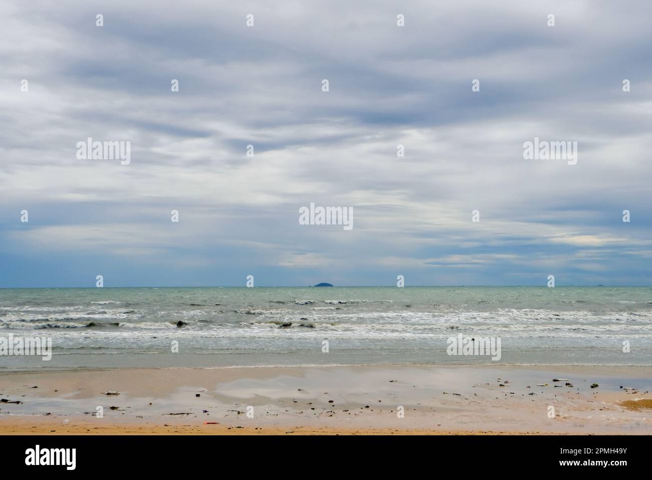 Horizontal line of the beach, in Pattaya, Thailand Stock Photo - Alamy