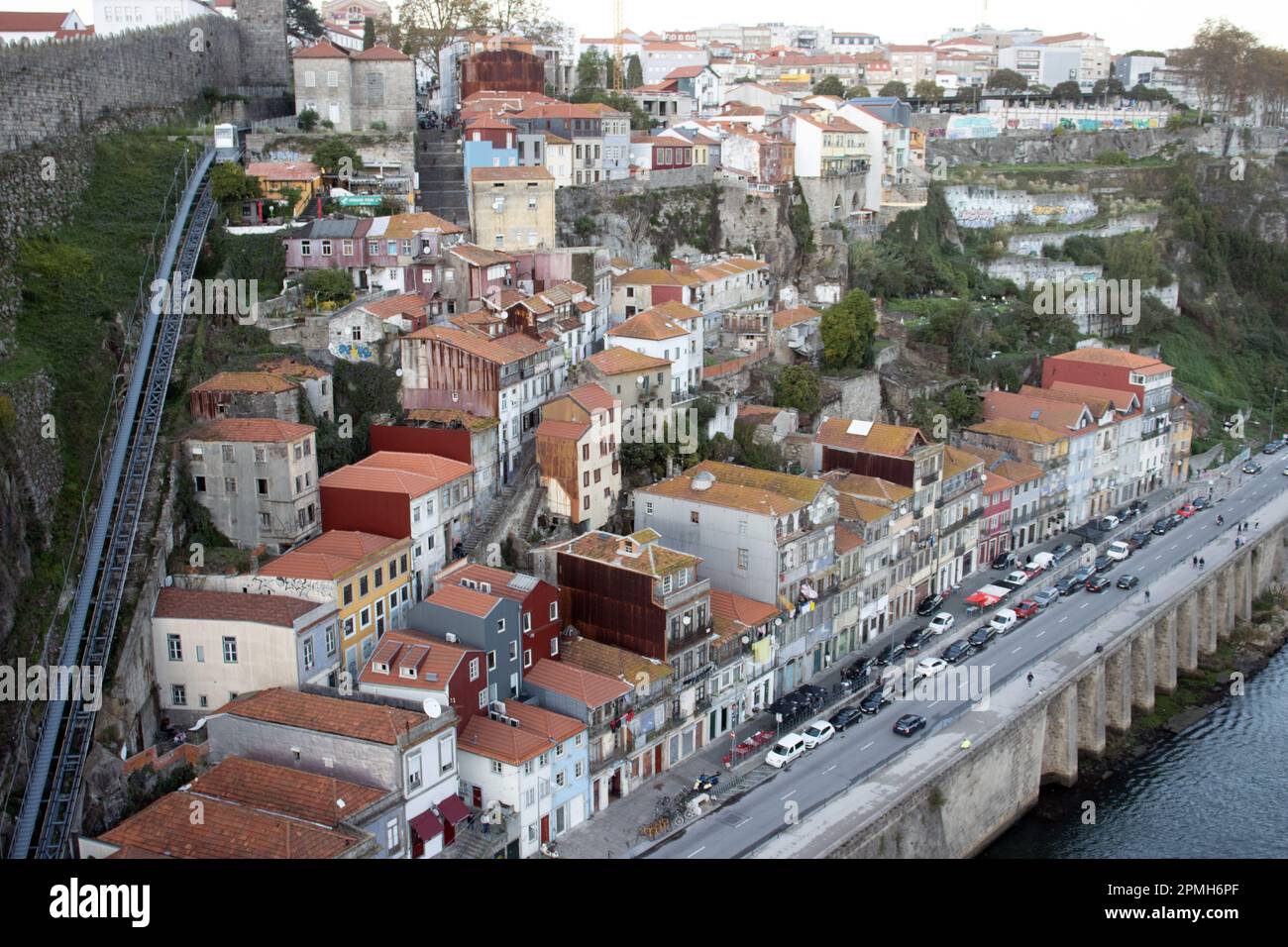 Funicular dos guindais oporto porto hi-res stock photography and images ...