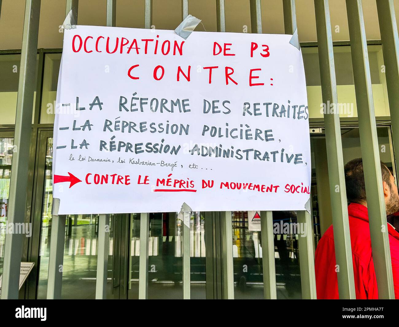 Retirement legislation and protests in france hi-res stock photography ...