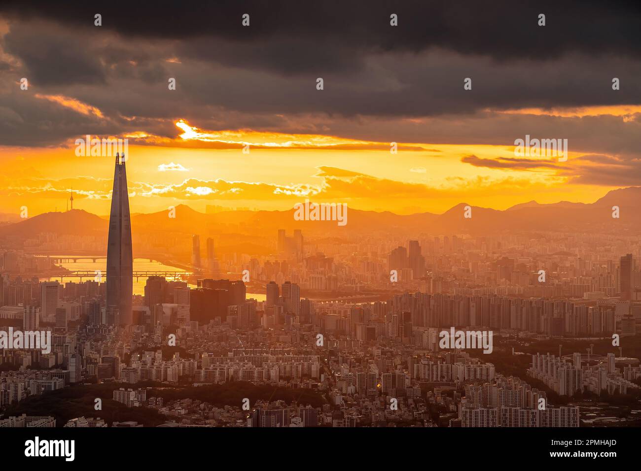 Downtown Seoul city skyline, cityscape of South Korea at sunset Stock ...