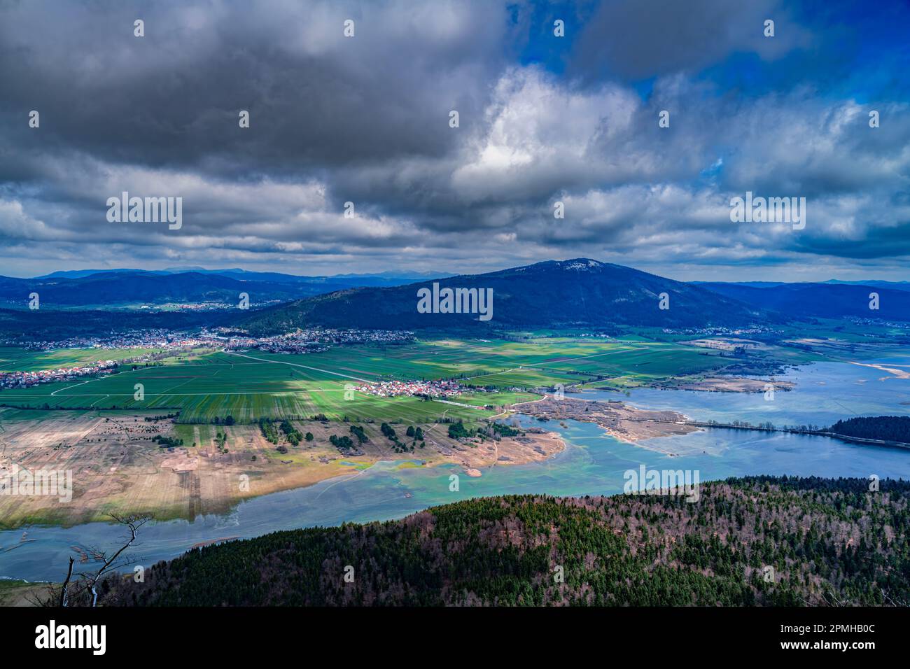 One of the largest intermittent lake in Europe is filling up again ...