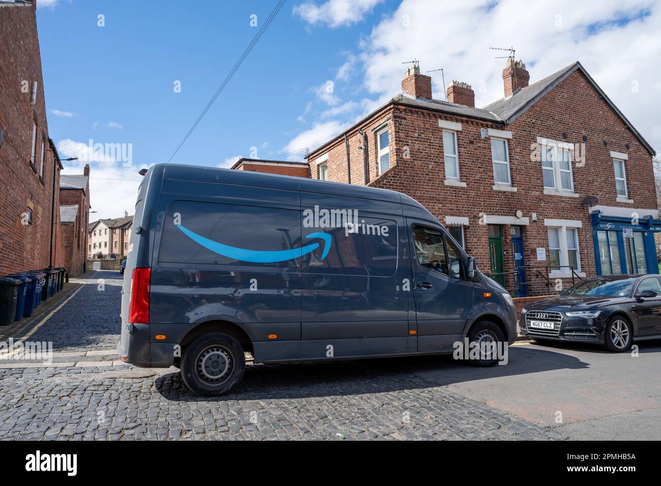 Amazon delivery van hi-res stock photography and images - Alamy