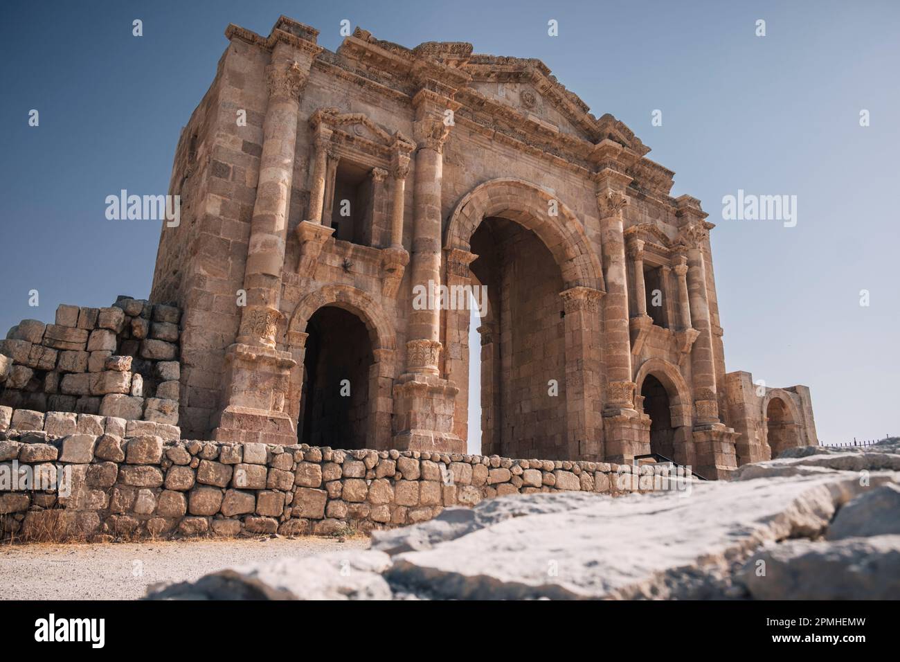 Arch of Hadrian, Main Gate, Jerash, Jordan, Middle East Stock Photo - Alamy