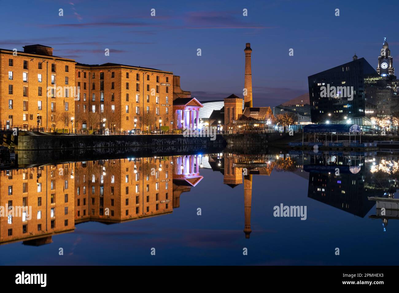 The Albert Dock and Pumphouse reflected in Salthouse Dock at night ...