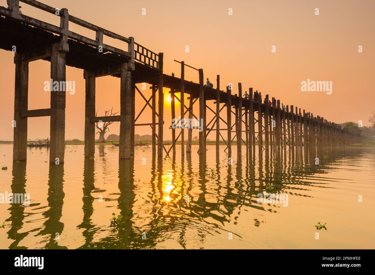 Myanmar bridges hi-res stock photography and images - Alamy