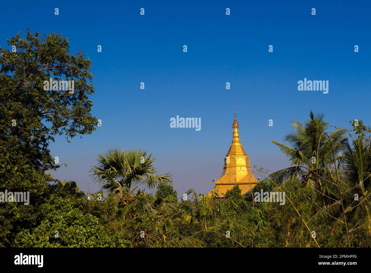 Gold golden myanmar burma asia hi-res stock photography and images - Alamy