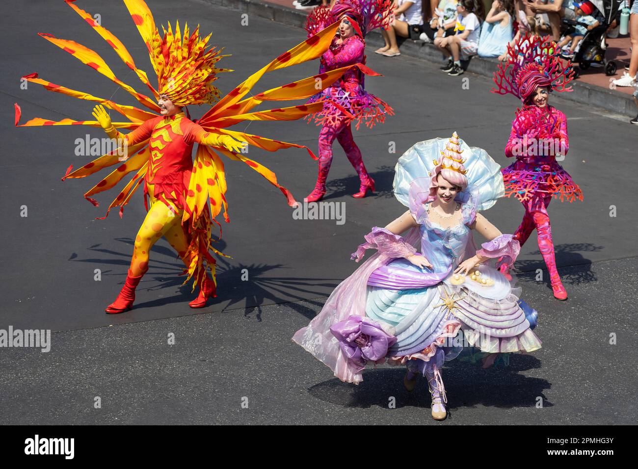 The iconic parade from Disney characters past the Cinderella Castle at ...