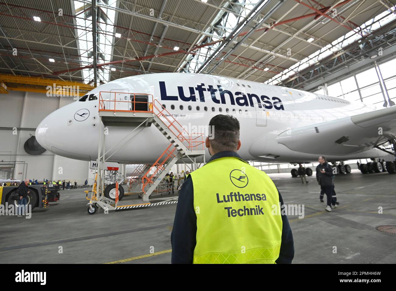 Lufthansa Airbus A380 long-haul aircraft will land again for the first ...