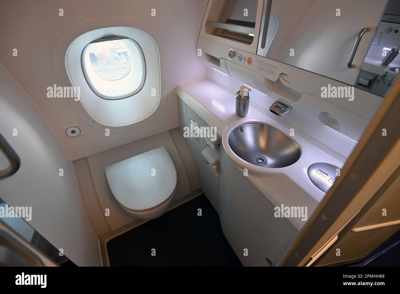 Lufthansa First Class Bathroom