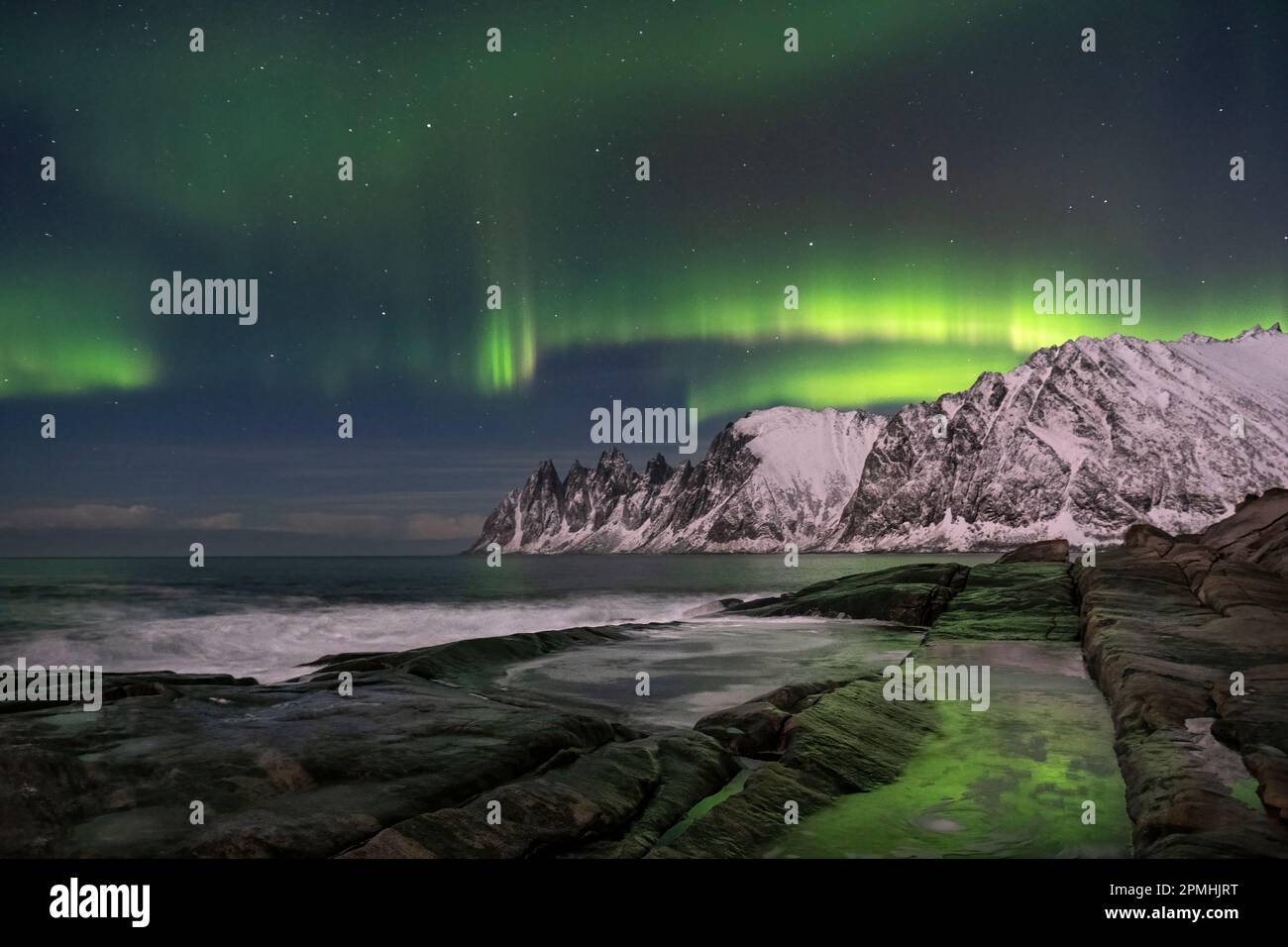 The Aurora Borealis (Northern Lights) over The Devils Jaw (Devils Teeth ...