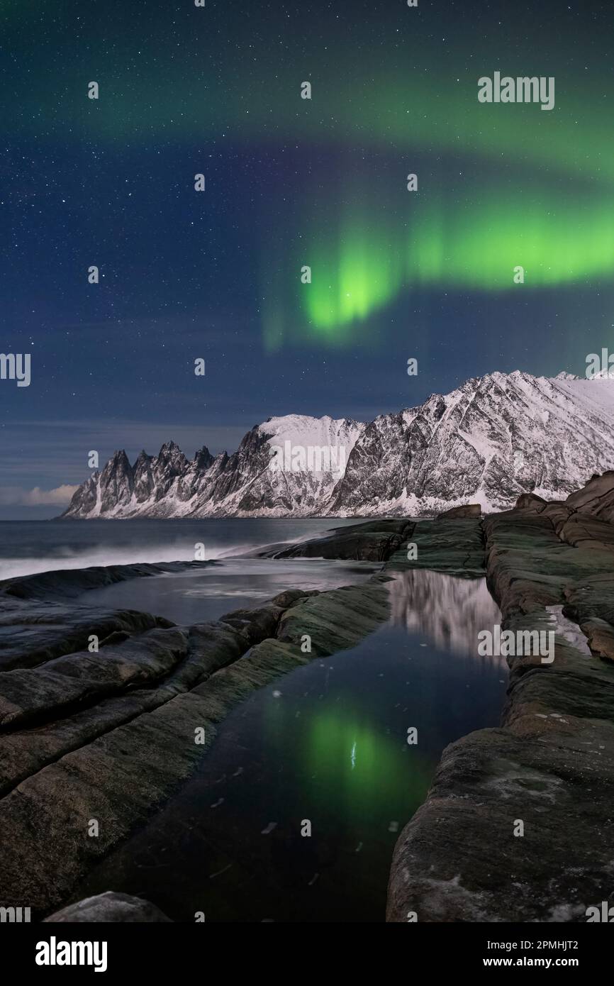 Aurora over devils jaw hi-res stock photography and images - Alamy