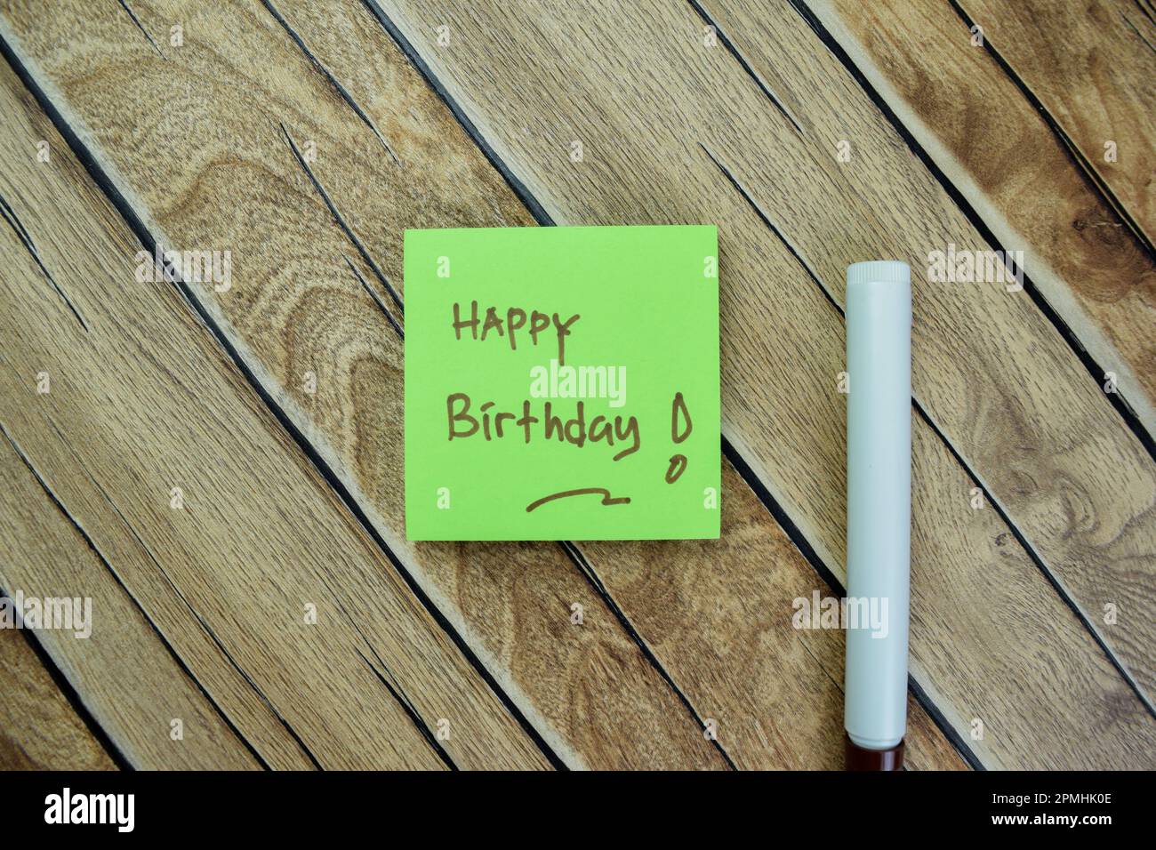 Happy birthday sticky note on hi-res stock photography and images - Alamy