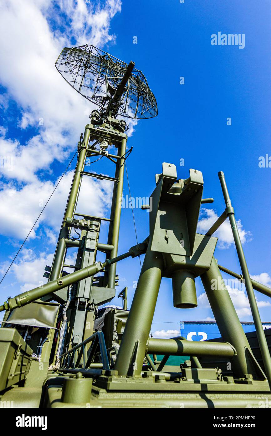 Mobile three-coordinate radar station of the decimeter range 39N6 Casta ...