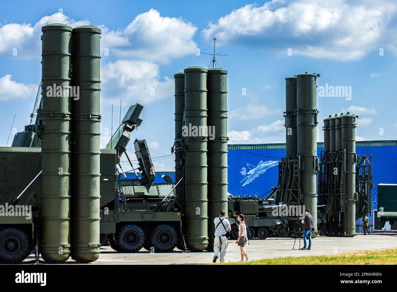 Tanks personnel carriers aircraft hi-res stock photography and images ...