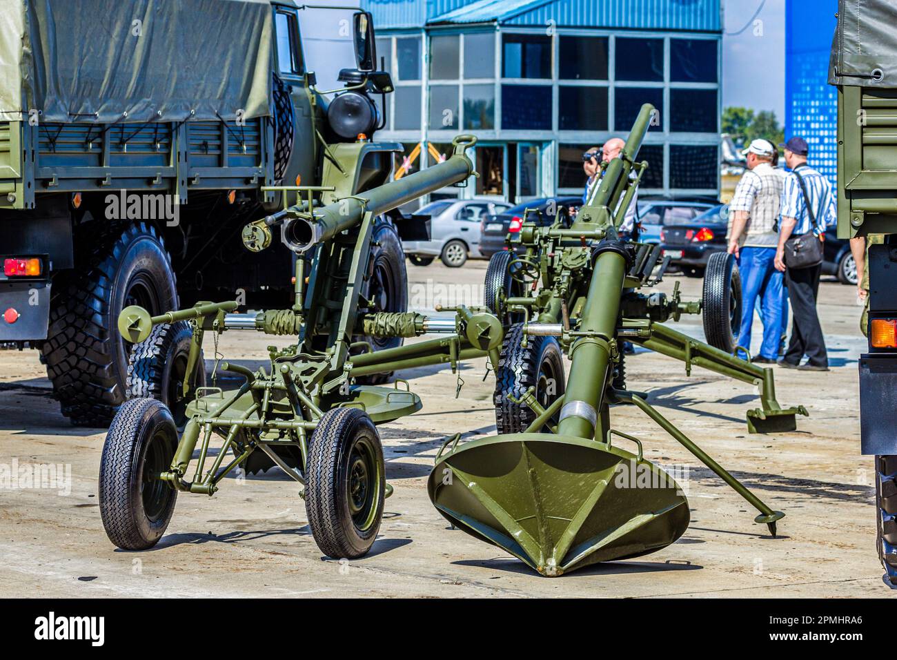 120 mm mortar hi-res stock photography and images - Alamy