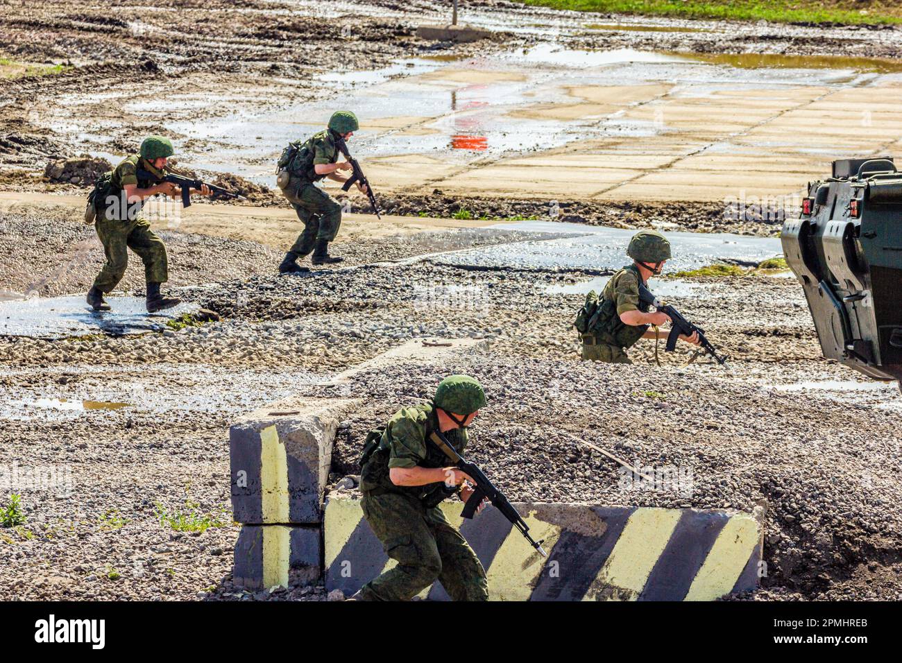 A group of soldiers of motorized rifle troops of the Russian army at ...