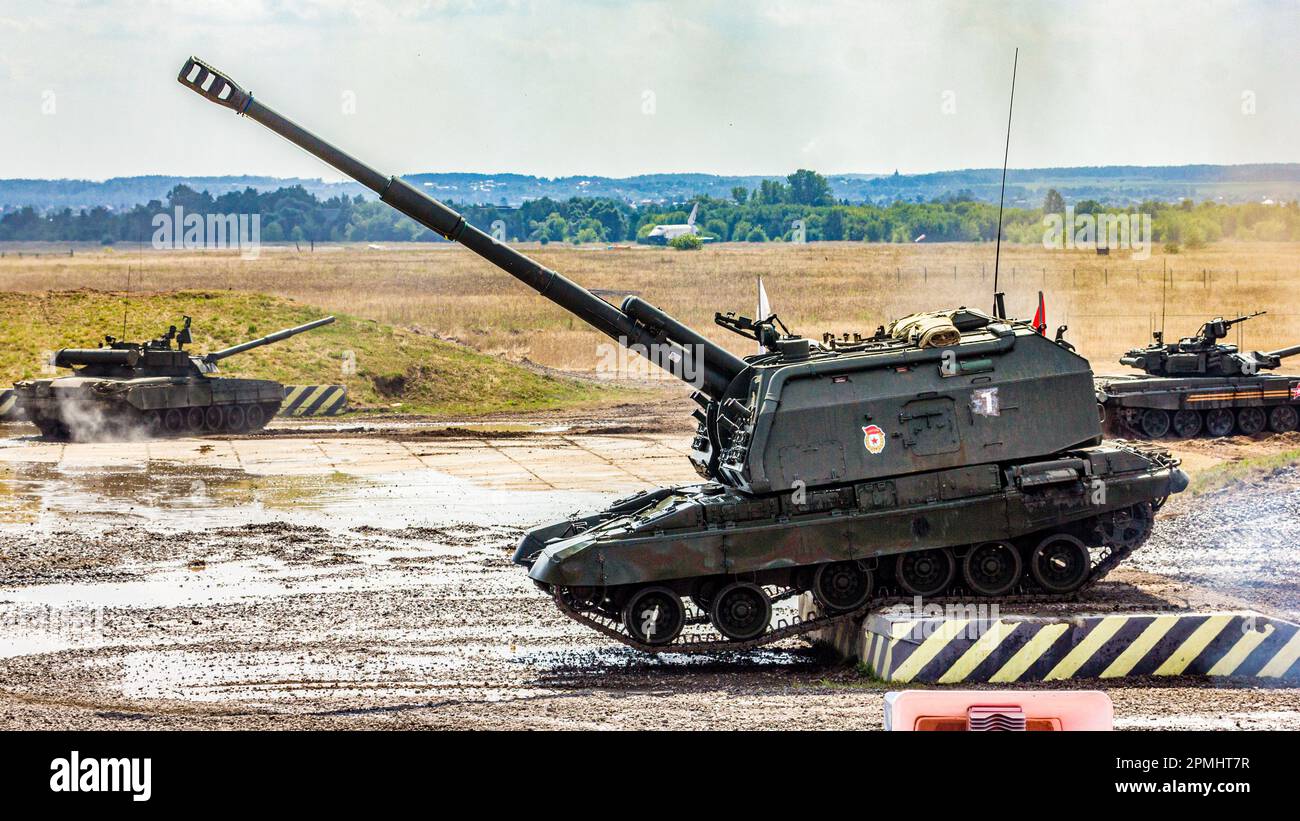 Self-propelled artillery installation 2S19M2 Msta-S of the Russian Army at demonstration ...