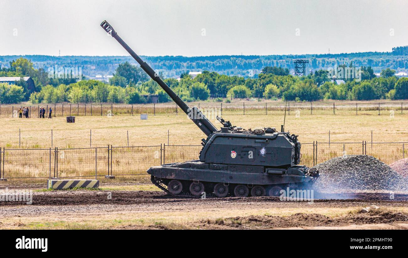 Self-propelled artillery installation 2S19M2 Msta-S of the Russian Army at demonstration ...