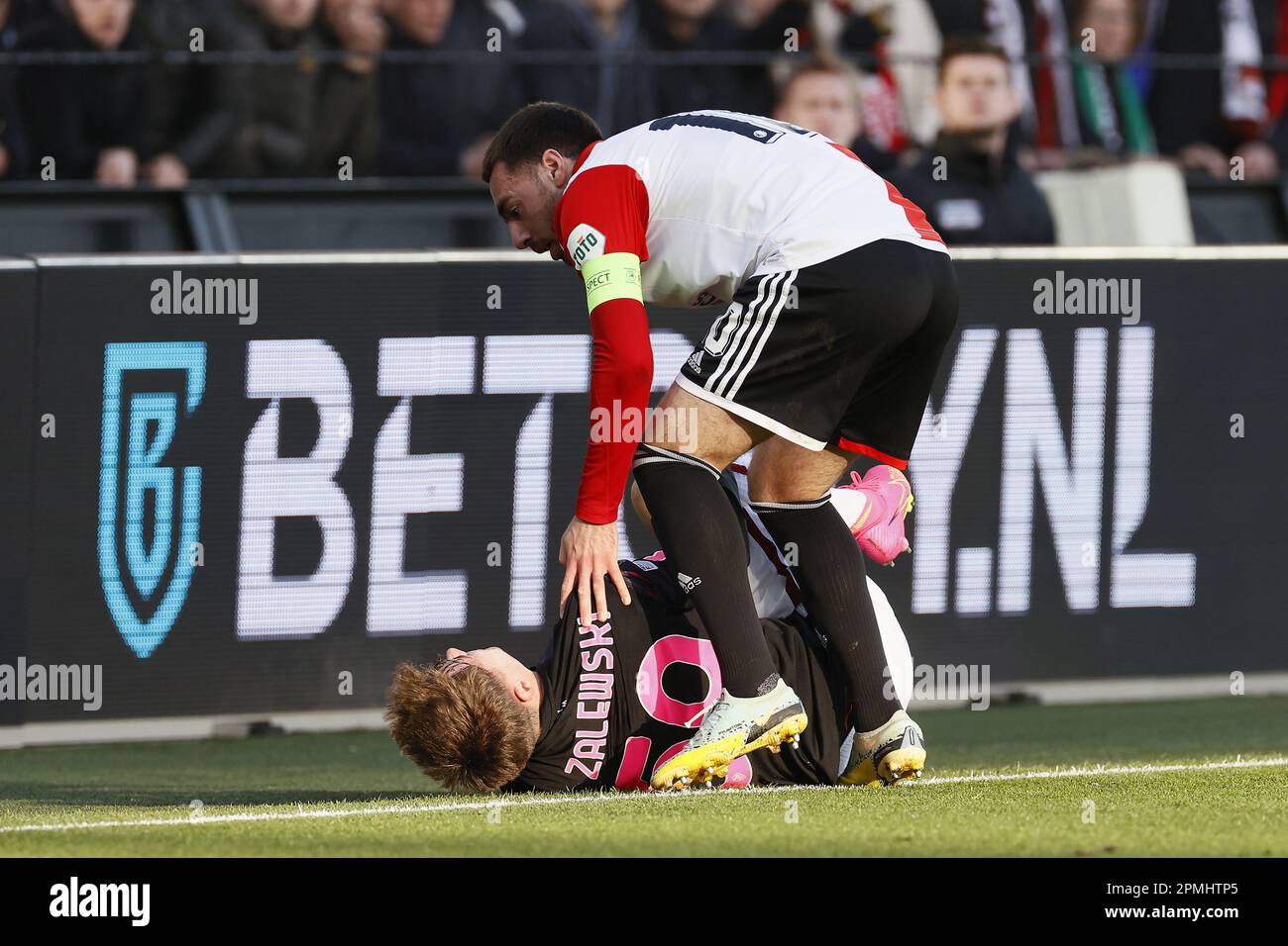 ROTTERDAM - (l-r) Nicola Zalewski of AS Roma, Orkun Kokcu of Feyenoord during the UEFA Europa ...