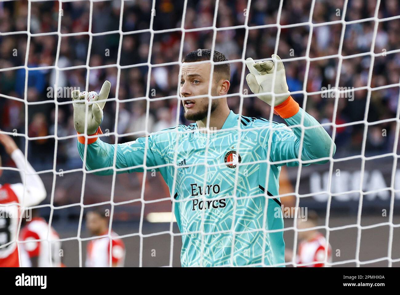 ROTTERDAM - Feyenoord goalkeeper Justin Bijlow during the UEFA Europa League quarterfinal match ...