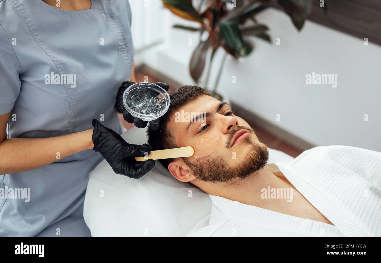 Beauty salon beautician applies cooling gel to clients skin. Preparing ...