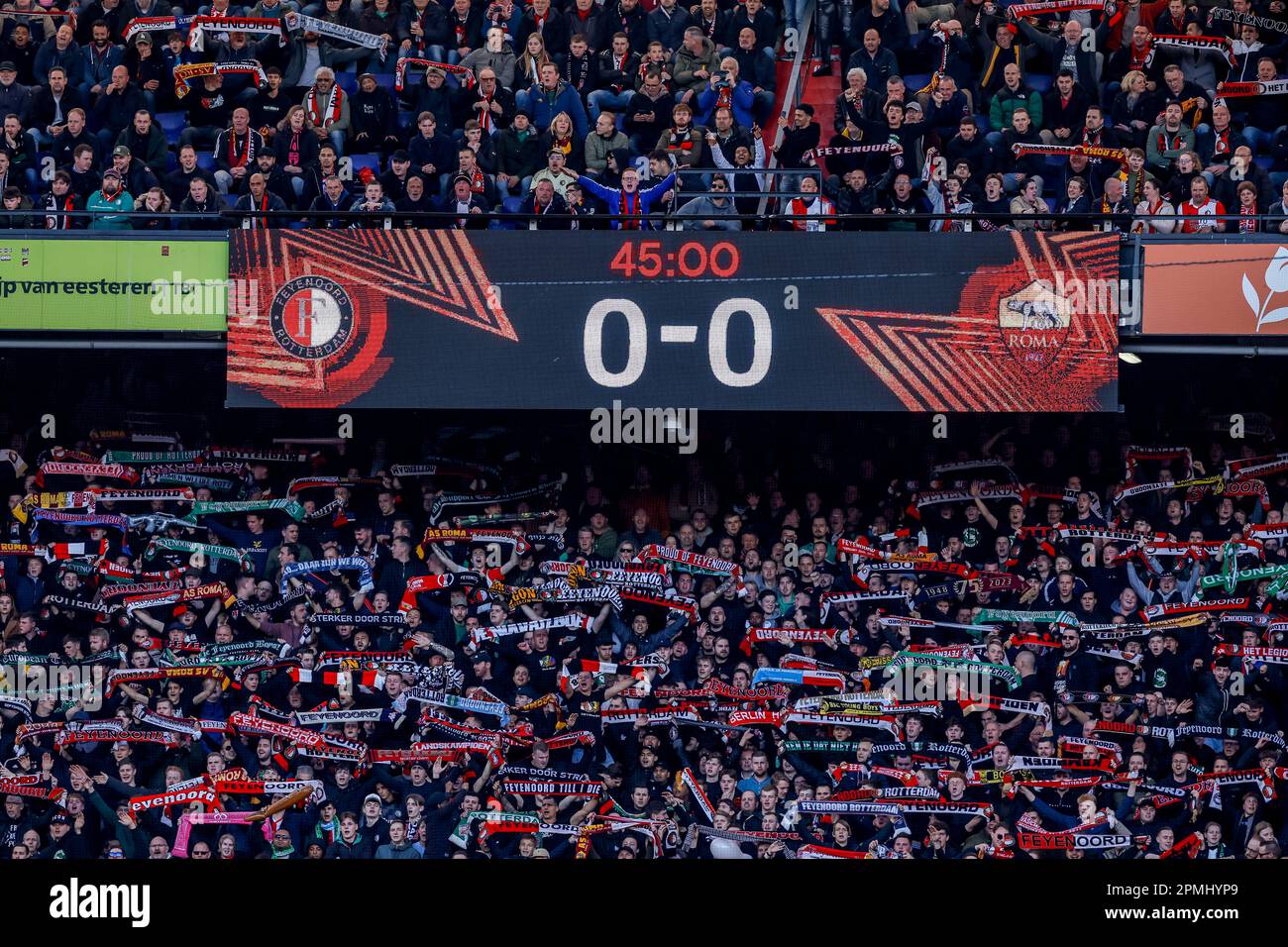 Halftime score hi-res stock photography and images - Alamy