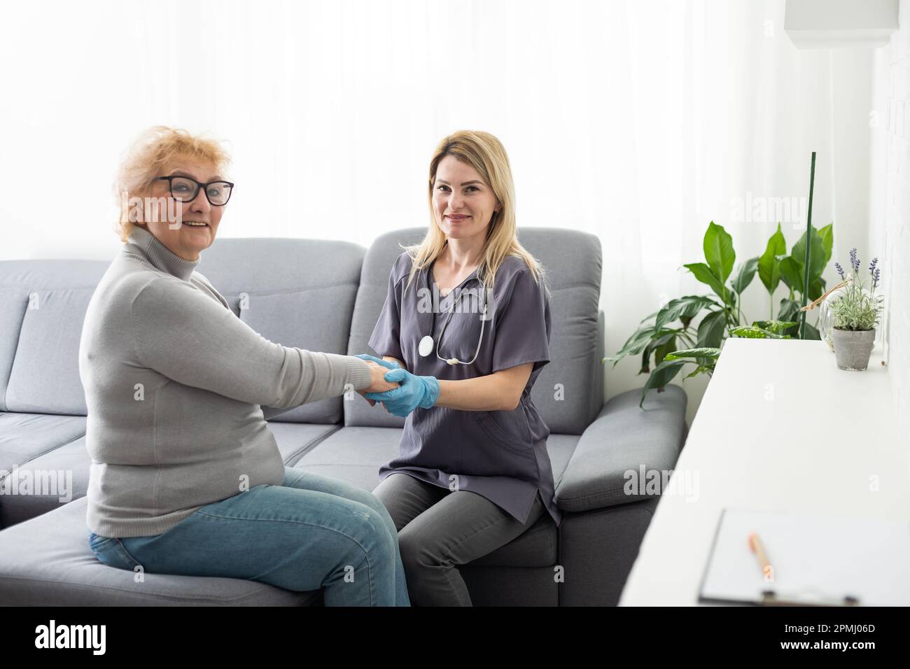 Health visitor and a senior woman during home visit Stock Photo - Alamy