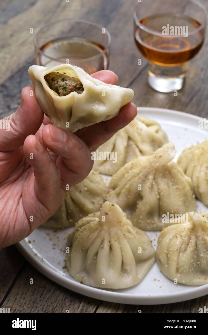 how to eat Georgian khinkali dumplings Stock Photo - Alamy