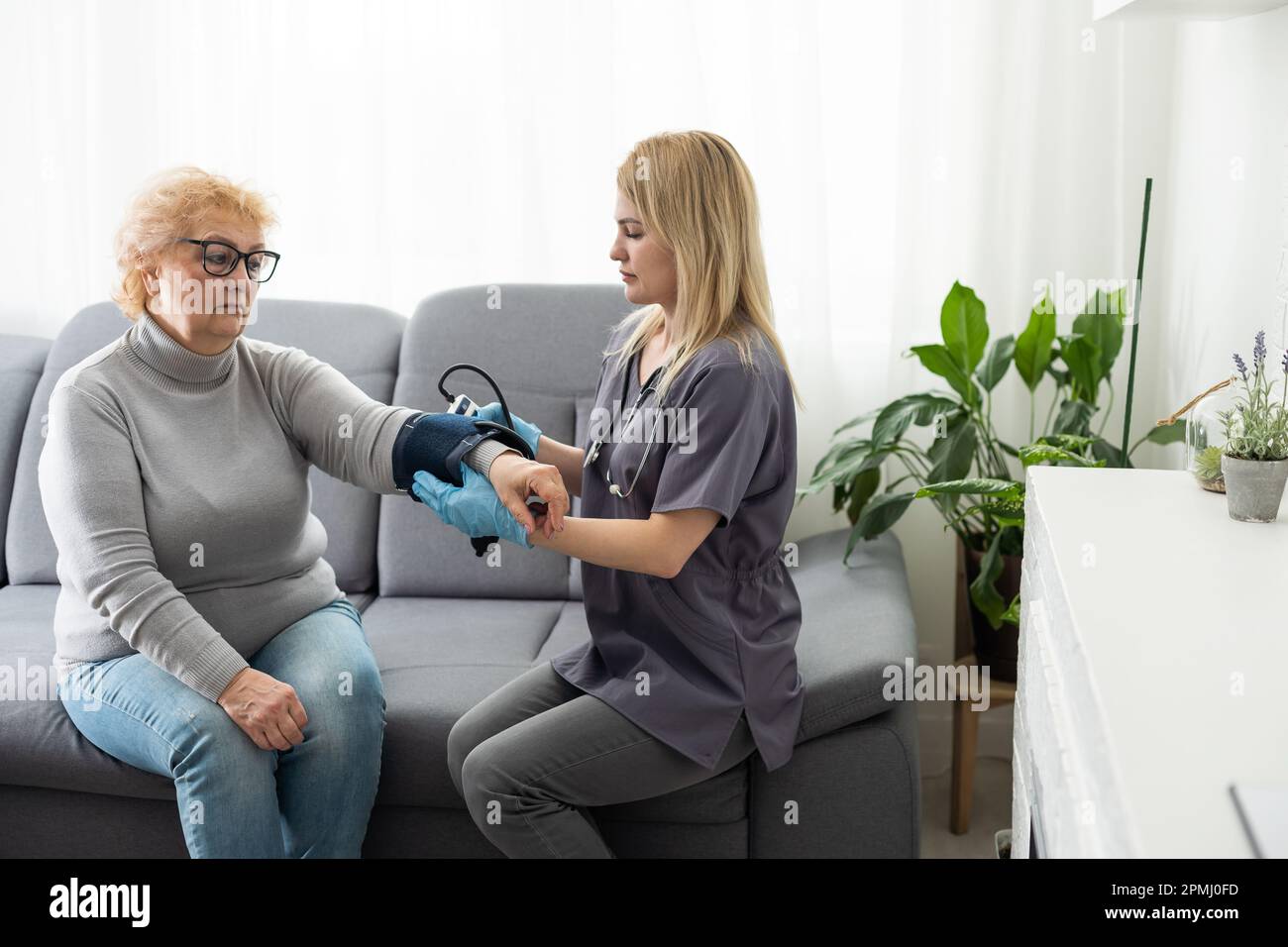 Health visitor and a senior woman during home visit Stock Photo - Alamy