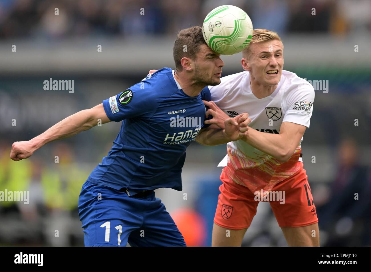 GENT - (lr) Hugo Cuypers of KAA Gent, Flynn Downes of West Ham United ...