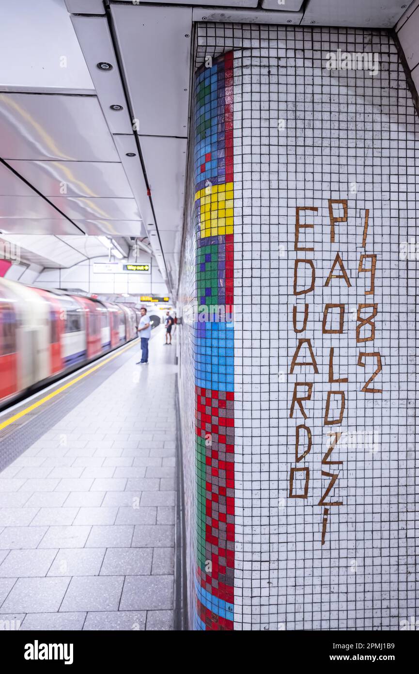 Eduardo paolozzi mosaic hi-res stock photography and images - Alamy