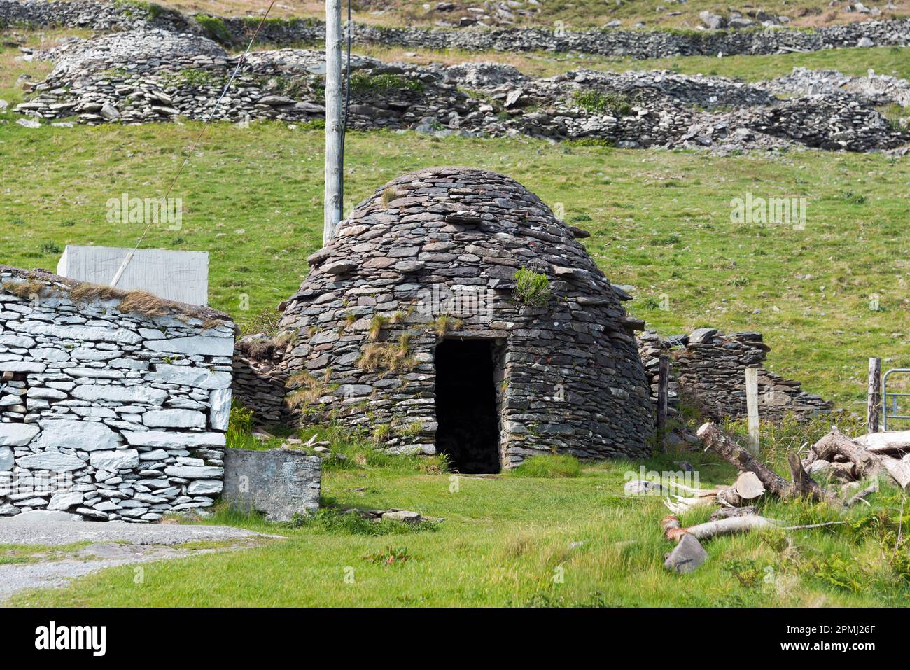 Beehive Huts, Beehive Huts, Fahan, Dingle Peninsula, Ireland Stock ...