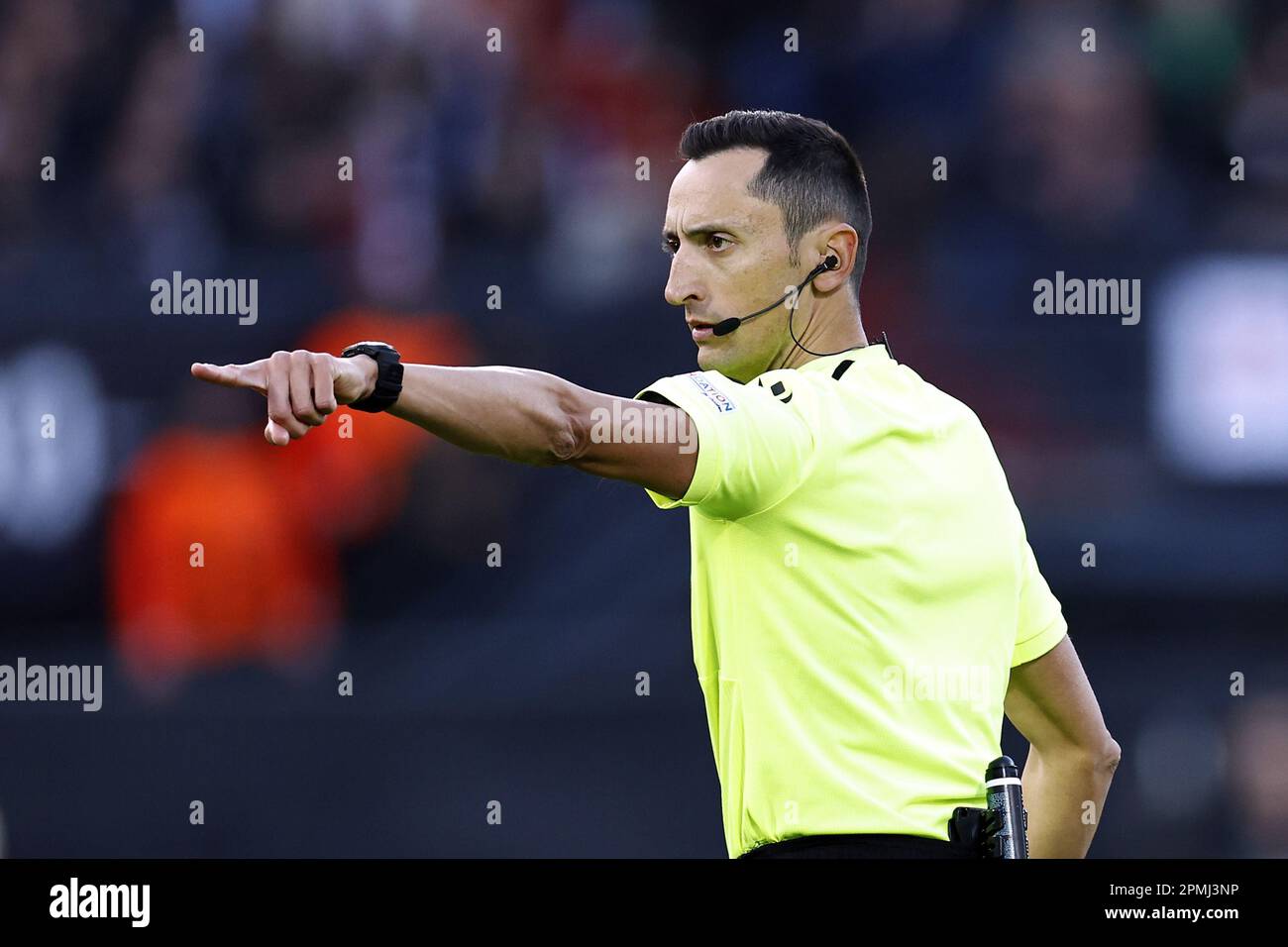 Jose sanchez referee hi-res stock photography and images - Alamy